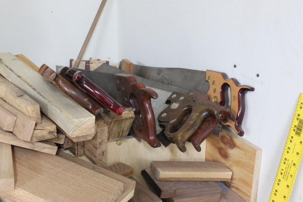 A Home For Saws – The Fameless Woodworker