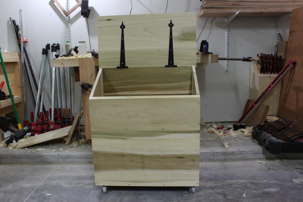 Dutch Tool Chest – The Fameless Woodworker